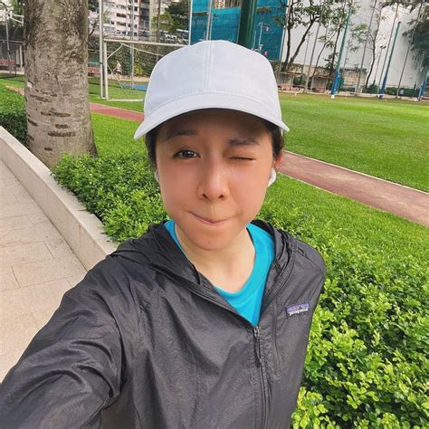 34歲三料港姐冠軍晒比堅尼照出「股」惑！大騷噴血身材極吸睛 星途平平背景猛料 星島日報