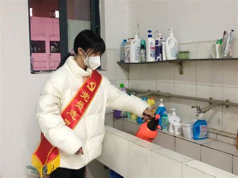 新学期，“心”守护—我院组织学生党员志愿者开展宿舍卫生消杀工作 桂林理工大学地球科学学院