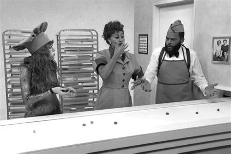 Natasha Lyonne Tracee Ellis Ross Recreate I Love Lucy Scene At 2023