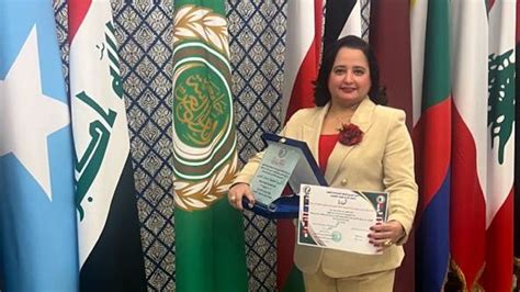 استاذ بجامعة عين شمس تفوز بجائزة الاتحاد العربي بمجال البيئة والتنمية
