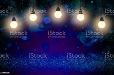 좋은 반짝반짝 빛은 전구와 떨어지는 눈 조각 비행 콘텐츠에 대한 빈 공간 축하 모형 텍스처와 보케 추상적 인 배경을 Defocused 계절에 대한 스톡 사진 및 기타 이미지