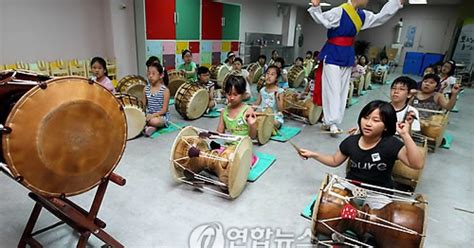 전통악기 배우는 어린이들
