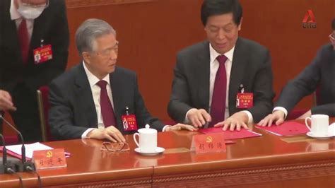 【完整细节版】胡锦涛离开二十大现场之前，栗战书多次与涛哥讲话，王沪宁也讲话，涛哥面前文件一直探讨 习近平 Youtube