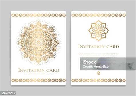 벡터 만다라 패턴이 있는 흰색과 금색 초대장 디자인 빈티지 장식 템플릿입니다 배경과 배경 화면에 사용할 수 있습니다 장식에 좋은 우아하고 고전적인 벡터 요소 0명에 대한