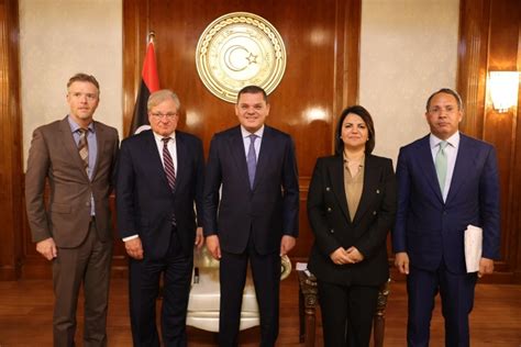 حكومة الوحدة الوطنية ديوان مجلس الوزراء رئيس الوزراء يجتمع مع