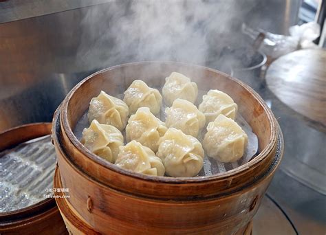 頭城老街美食蒸餃阿姨圓胖手工現作蒸餃高麗菜好脆甜 小蚊子愛飛飛 litwenblog