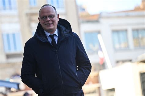 Cest Une Maladie Capricieuse Comment Les Cheveux Dedouard
