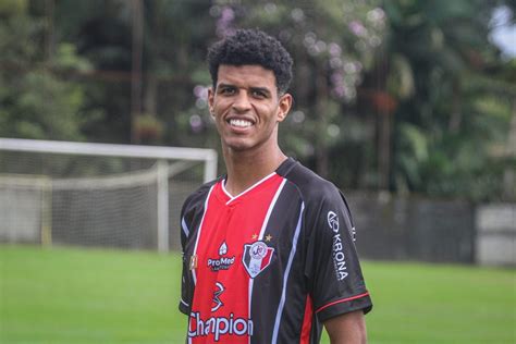 Santa Cruz faz propostas por zagueiro Ewerton Páscoa ex Sport e