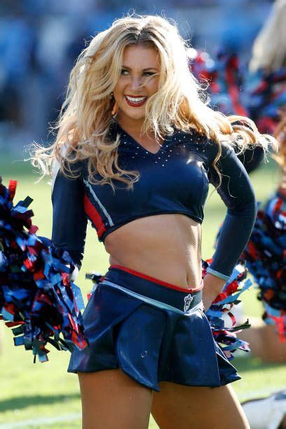 Tennessee Titans Cheerleaders Photos And Premium High Res Pictures