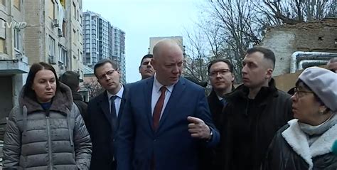 АТАКА Росен Желязков и Ивайло Мирчев се скриха в бомбоубежище заради