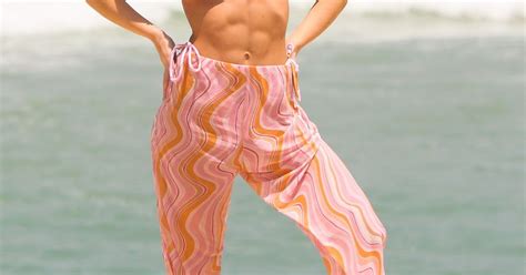 barriga sarada em evidência Jade Picon fez um book de fotos na