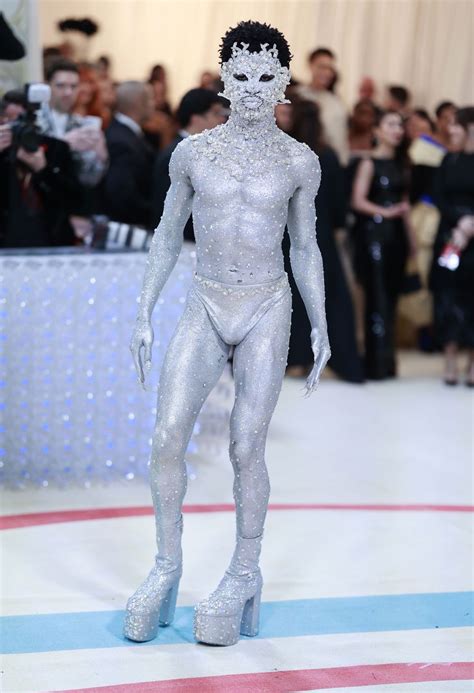 Resumen De La Met Gala Una Cucaracha Se Roba El ‘show Disfraces De