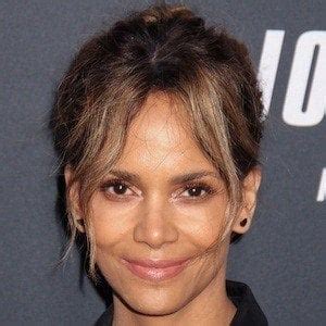 Halle Berry Âge Famille Biographie Famous Birthdays
