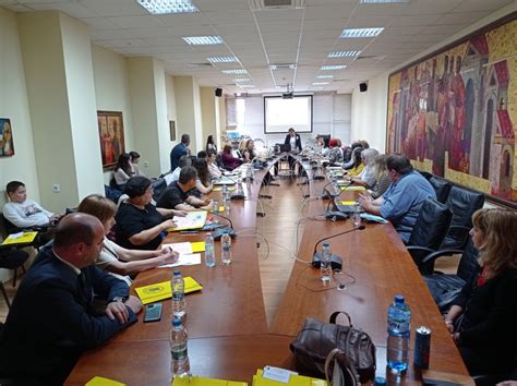 Кой и как може да преподава български език на бъдещите учители