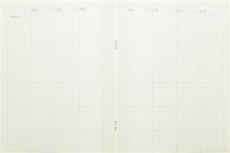 빈 페이지 줄이 그어진 종이 질감 배경이 있는 Open Planner Notebook의 상단 보기 이미지 0명에 대한 스톡 사진
