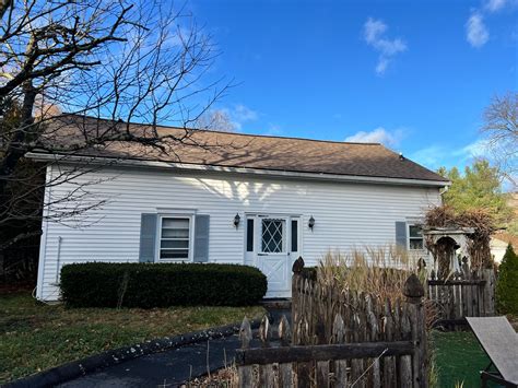 196 Fern St West Hartford CT 06119 See Est Value Schools More