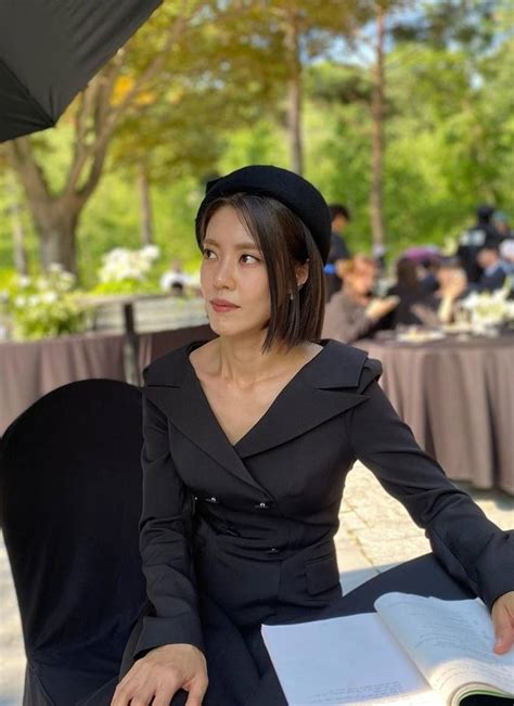 패션엔 이윤지 미워할수 없는 ‘마이데몬 악녀 반전 러블리 미모의 원피스 슈트룩