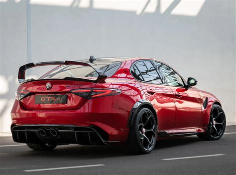 „ალფას“ უკომპრომისო მოდელი Alfa Romeo Giulia Gtam Crystalauto
