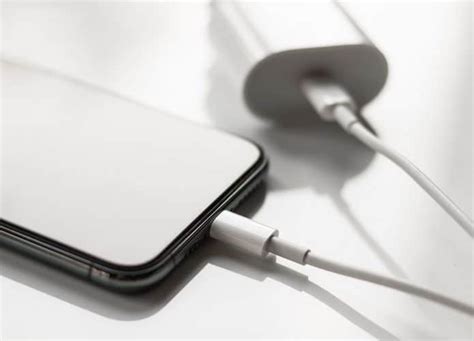 Apple Brasil é multada em R milhões por venda de iPhone sem carregador Portal Making Of