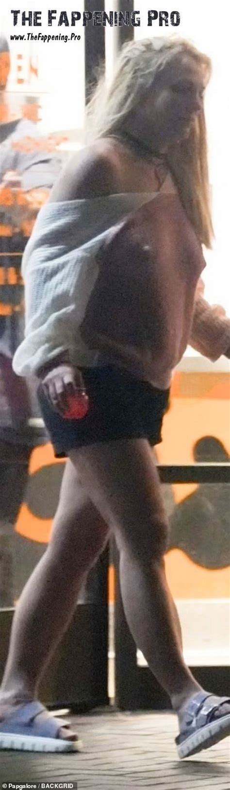 Britney Spears Exposed Her Tits Braless 9 Photos The Fappening