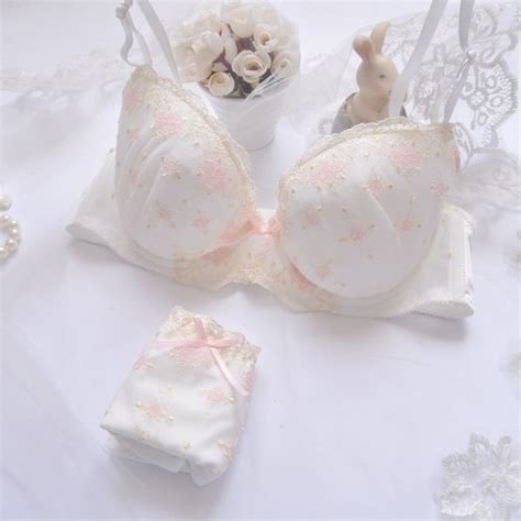 Efp大美人 2023促銷♡優質精緻日系可愛少女花朵刺繡蕾絲邊薄罩杯有鋼圈聚攏內衣套裝~白粉紫大尺碼70b~90d Yahoo奇摩拍賣