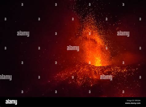 Les images spectaculaires de la dernière éruption du volcan Etna