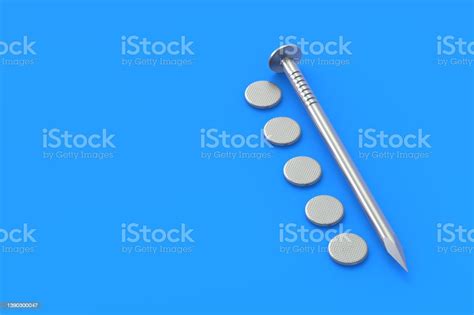 파란색 배경에 금속 손톱 건물 장비 수리 개조를위한 고급 도구 비싼 수리 공간을 복사합니다 3d 렌더링 3차원 형태에 대한 스톡
