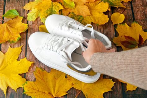 40・50代が履いてはいけない！秋のスニーカー＆コーデ つやプラ つやっときらめく美をプラス｜40代からのエイジングを前向きに