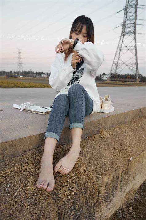 见新摄影 No027 追赶落日余晖的逆光少女 章鱼资源网