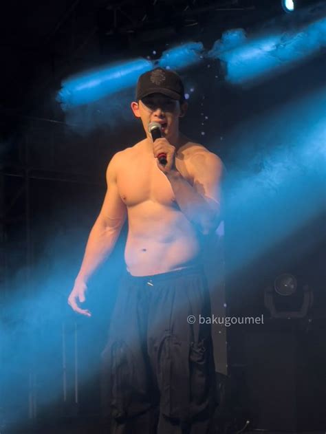 Pin En Wonho Chicos Bonitos Fotos De Louis Tomlinson Chicos Musculosos