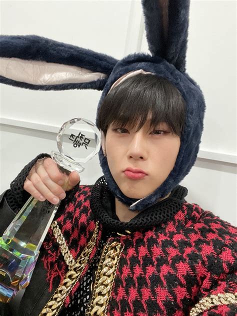 몬스타엑스 Monsta X On Twitter 우리 몬베베 1위가수 만들어줘서 고맙구 지금처럼만 우리 행복하자 ️ 사랑하구