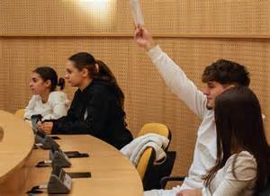 Scandal Cu Iz De Abuz în Consiliul Elevilor Sibiu Demiteri și Decizii