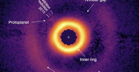 아하 우주 태아 같은 아기 행성 포착 주변 물질 흡수하며 ‘성장중”연구