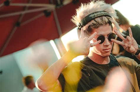 Streamer Spotlight Award Winning Streamer Joey Kaotyk Flips Through The Chaos Of Real Life