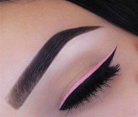 10 Tips Batwing Eyeliner Tutorial