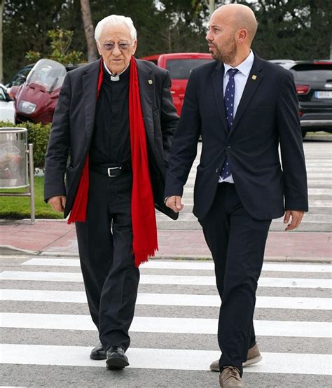 El Padre Ángel Ingresado En El Hospital A Los 86 Años El Motivo Y Su