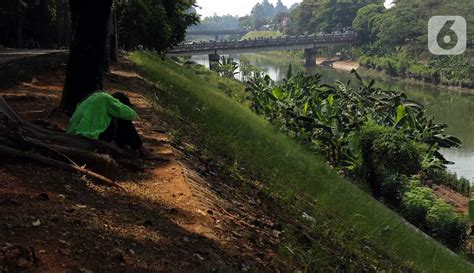 Surutnya Kanal Banjir Timur Akibat Perubahan Iklim Foto