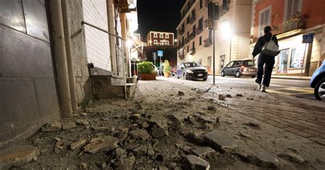 Terremoto Campi Flegrei sindaco di Napoli Manfredi Attese scosse più forti Il Giornale d