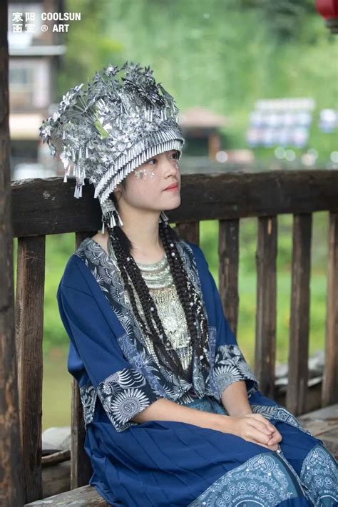 穿上侗族服饰写生，我们是明媚的侗族少年！ 广州寒阳画室