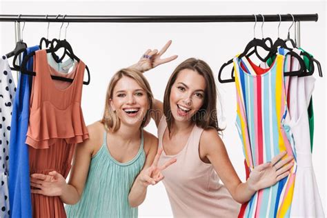 Deux Jolies Jolies Jeunes Filles IsolÃ©es Image Stock Image Du