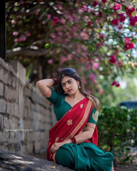 Ritu Chaudhary బ్లాక్ శారీలో మెరిసిన రీతూ చౌదరి నడుము అందాలు చూస్తే ఆగలేరంతే Television