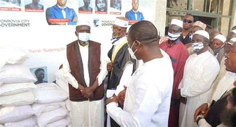 Ramadan Mayor Koijee Donates Food Items To Muslim Community