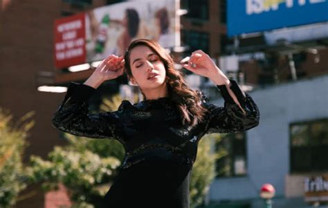 Pevita Pearce Pamer Perut Buncit Netizen Bapaknya Banyak Bener