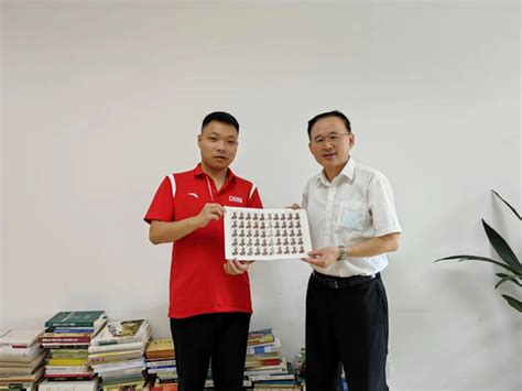 会员黄诗煊捐赠整版马叙伦邮票
