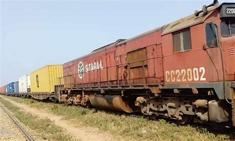 Barricades sur la voie ferrée Le train transportant containers Reefer chargés de médicaments