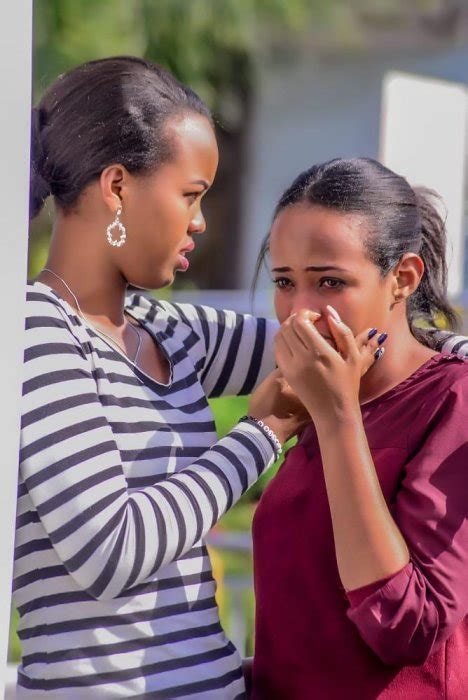 Iribagiza Joy Umugore Wa Yannick Mukunzi Yasutse Amarira Ku Kibuga Cy