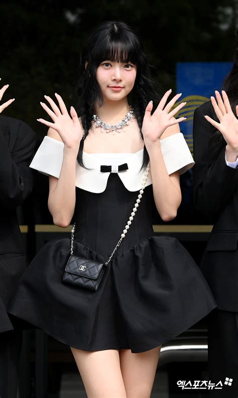 은행장 르세라핌 홍은채 요정 만채의 출근 폼 美쳤다[엑s Hd화보]