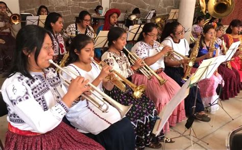 Oaxaca Mujeres mixes luchan contra desigualdad con banda filarmónica Grupo Milenio