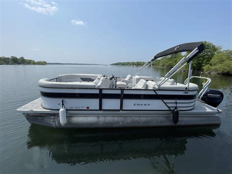 22 Crest Tri Toon Green Lake Marina