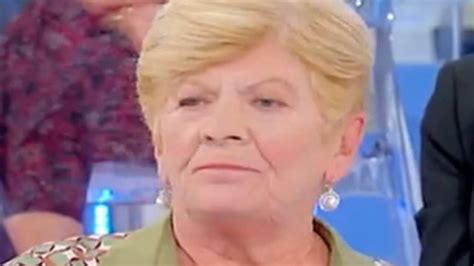 Uomini E Donne Pinuccia Accusa Di Tina E Scoppia In Lacrime La Dama